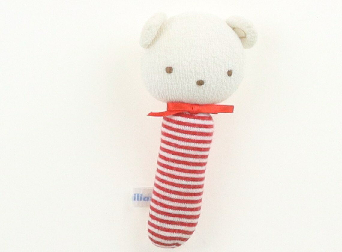 　ブランド 　familiar(ファミリア) 　カテゴリー 　ソフトトイ・ガラガラ 　サイズ 　ベビー用品 　色 　クマ、白、赤ボーダー 　状態 　★★★ 　記名 　なし 　ジャンル 　Baby 約13×6cmで、鈴入りです。使用感はありま...