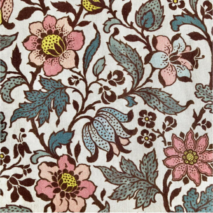 リバティ 生地 Emery Walker (エメリー・ウォーカー) 国産 タナローン ボタニカル柄 花柄 CE Liberty Fabrics 50cm単位 Emery Walker エメリーウォーカー リバティプリント 【レトロな花柄】C...