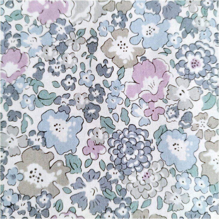 商品情報生地巾110cm（有効巾108cm）長さ50cm単位での切り売り（特にご要望のない限り、複数ご購入時はつなげてカットします）カラーZE グレー系 ※モニターの発色具合によって実際のものと色が異なる場合があります。ブランドLIBERT...