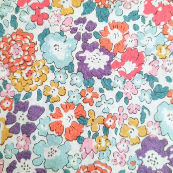 商品情報生地巾110cm（有効巾108cm）長さ50cm単位での切り売り（特にご要望のない限り、複数ご購入時はつなげてカットします）カラーAE オレンジ系 ※モニターの発色具合によって実際のものと色が異なる場合があります。ブランドLIBER...