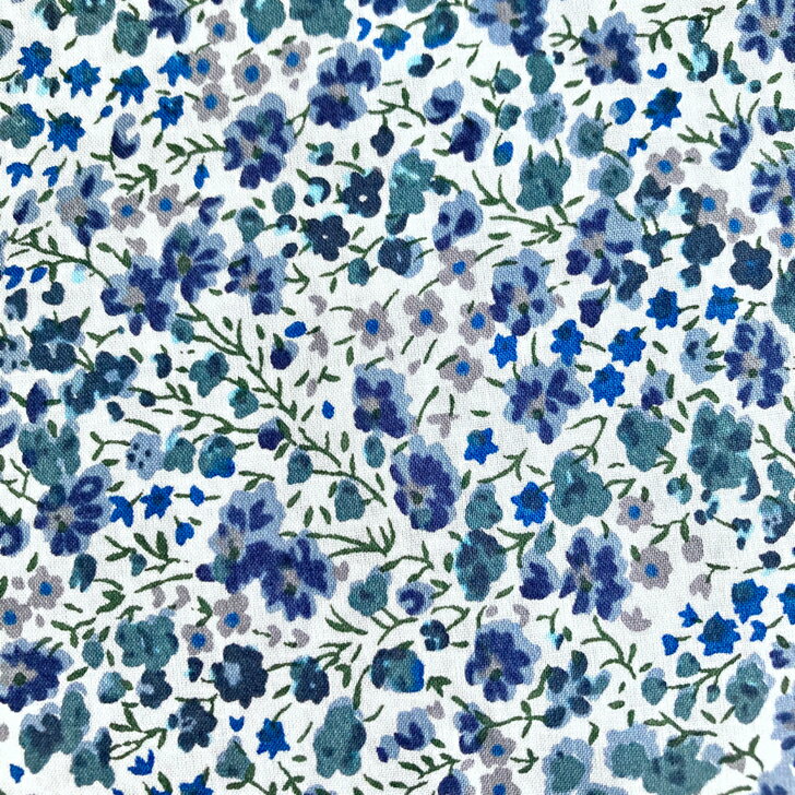 リバティ 生地 Phoebe フィービー RE 小花柄 青色 国産 タナローン エターナル Liberty Fabrics 50cm単位 Phoebe フィービー R色 国産定番柄【レトロな花柄】ブルー 2019年 エターナル Libert...