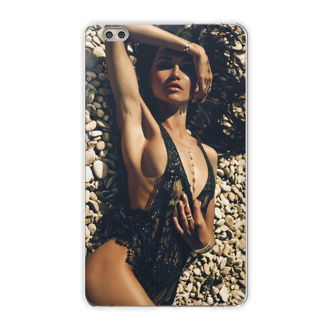 注意事項・素材ケースの入荷時期により、商品写真とは一部カメラ・ボタン穴などの形状が異なるケースを使用する場合があります。また、一部機種のTPU商品は素材強度の関係でケースの上からボタン操作するタイプとなりますが操作に影響はありません。・側面...