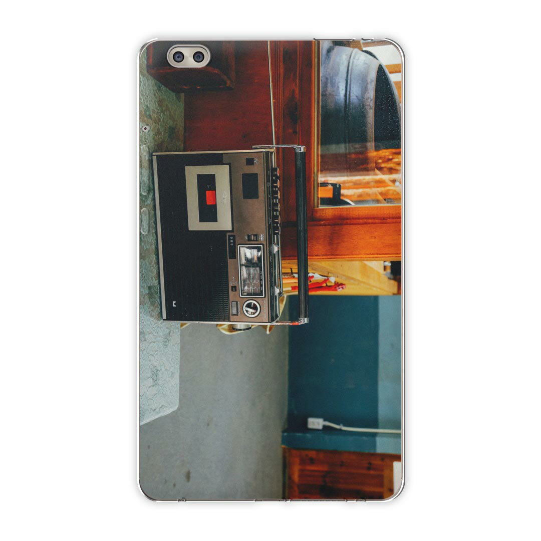 注意事項・素材ケースの入荷時期により、商品写真とは一部カメラ・ボタン穴などの形状が異なるケースを使用する場合があります。また、一部機種のTPU商品は素材強度の関係でケースの上からボタン操作するタイプとなりますが操作に影響はありません。・側面...