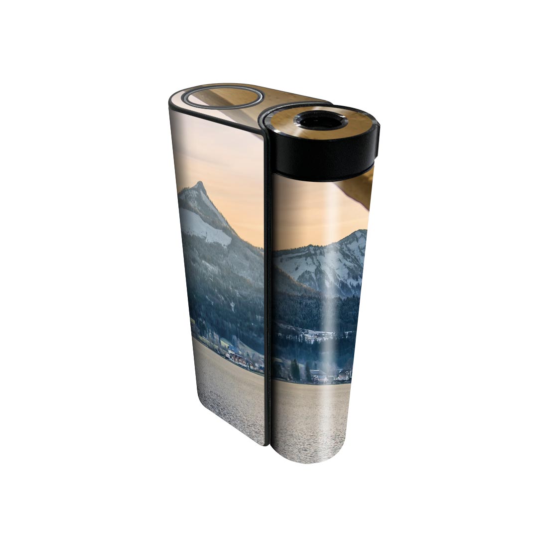 商品特徴・貼るだけでかんたん着せ替え、glo hyperx2 専用デザインスキンシール・高精細プリントで写真と遜色のない仕上がり！半光沢シートでしっとりツヤのある表現力・正面に加え、天面・底面シールがセットで一体感アップ！・ちょっとしたすり...