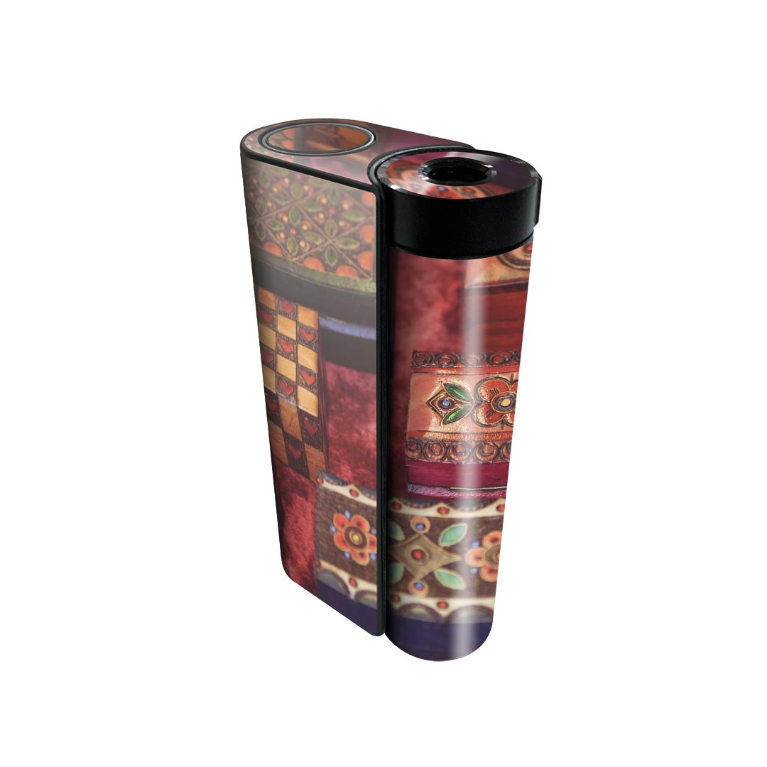 商品特徴・貼るだけでかんたん着せ替え、glo hyperx2 専用デザインスキンシール・高精細プリントで写真と遜色のない仕上がり！半光沢シートでしっとりツヤのある表現力・正面に加え、天面・底面シールがセットで一体感アップ！・ちょっとしたすり...