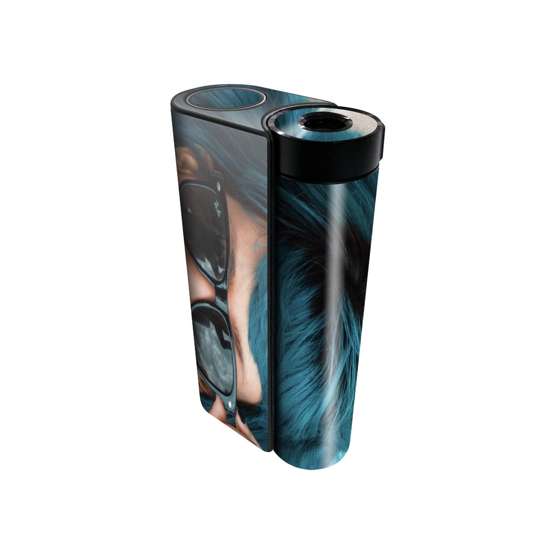 商品特徴・貼るだけでかんたん着せ替え、glo hyperx2 専用デザインスキンシール・高精細プリントで写真と遜色のない仕上がり！半光沢シートでしっとりツヤのある表現力・正面に加え、天面・底面シールがセットで一体感アップ！・ちょっとしたすり...