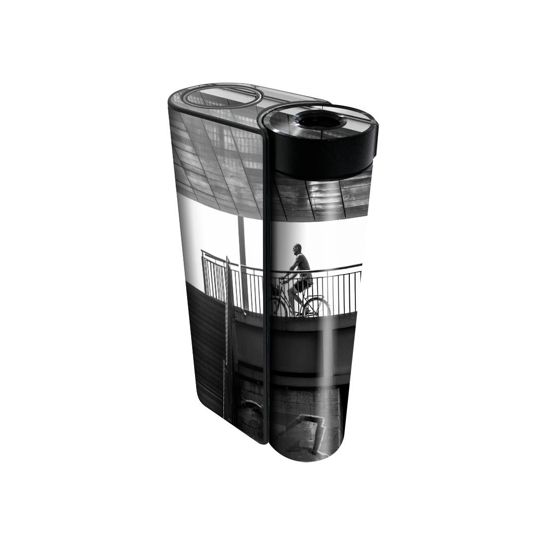 商品特徴・貼るだけでかんたん着せ替え、glo hyperx2 専用デザインスキンシール・高精細プリントで写真と遜色のない仕上がり！半光沢シートでしっとりツヤのある表現力・正面に加え、天面・底面シールがセットで一体感アップ！・ちょっとしたすり...