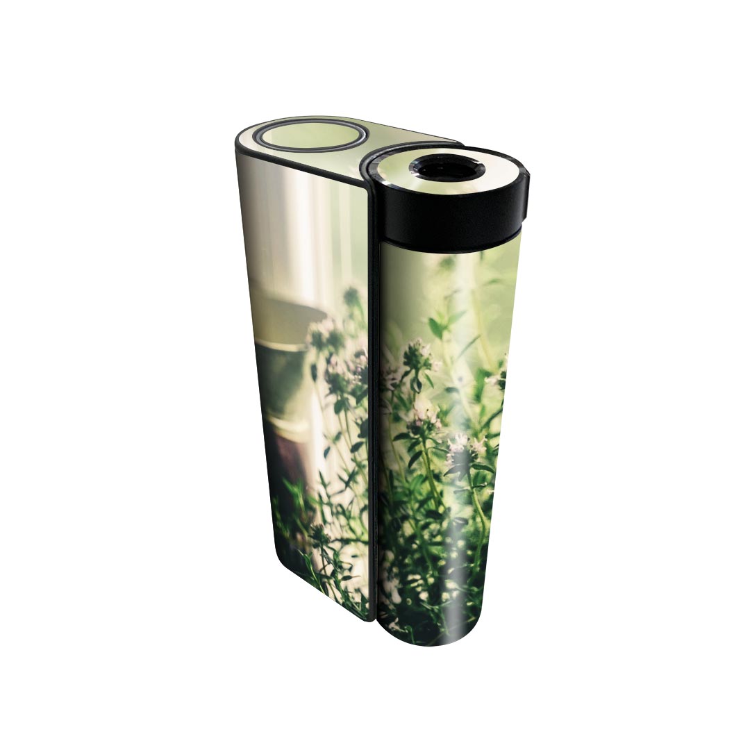 商品特徴・貼るだけでかんたん着せ替え、glo hyperx2 専用デザインスキンシール・高精細プリントで写真と遜色のない仕上がり！半光沢シートでしっとりツヤのある表現力・正面に加え、天面・底面シールがセットで一体感アップ！・ちょっとしたすり...