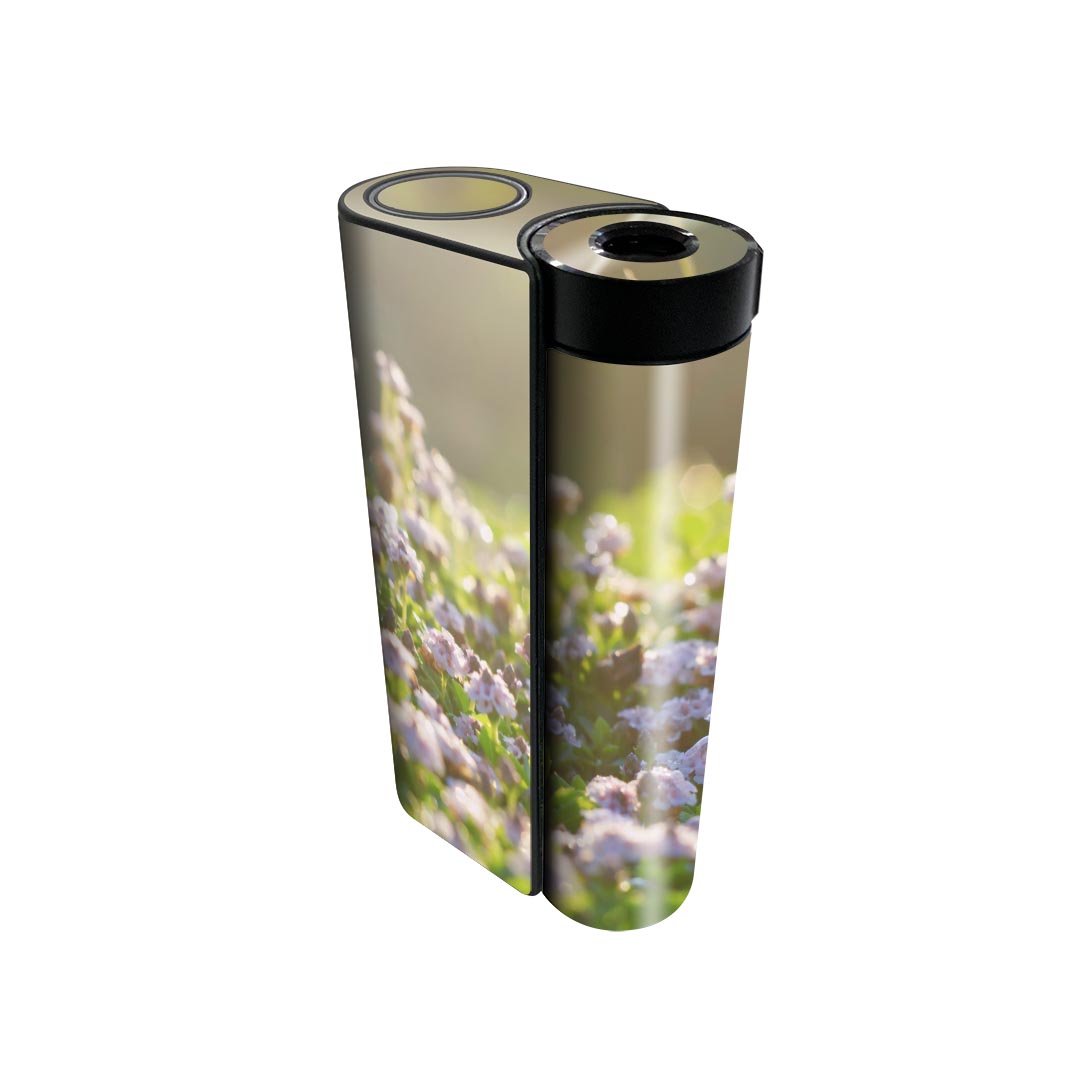 商品特徴・貼るだけでかんたん着せ替え、glo hyperx2 専用デザインスキンシール・高精細プリントで写真と遜色のない仕上がり！半光沢シートでしっとりツヤのある表現力・正面に加え、天面・底面シールがセットで一体感アップ！・ちょっとしたすり...