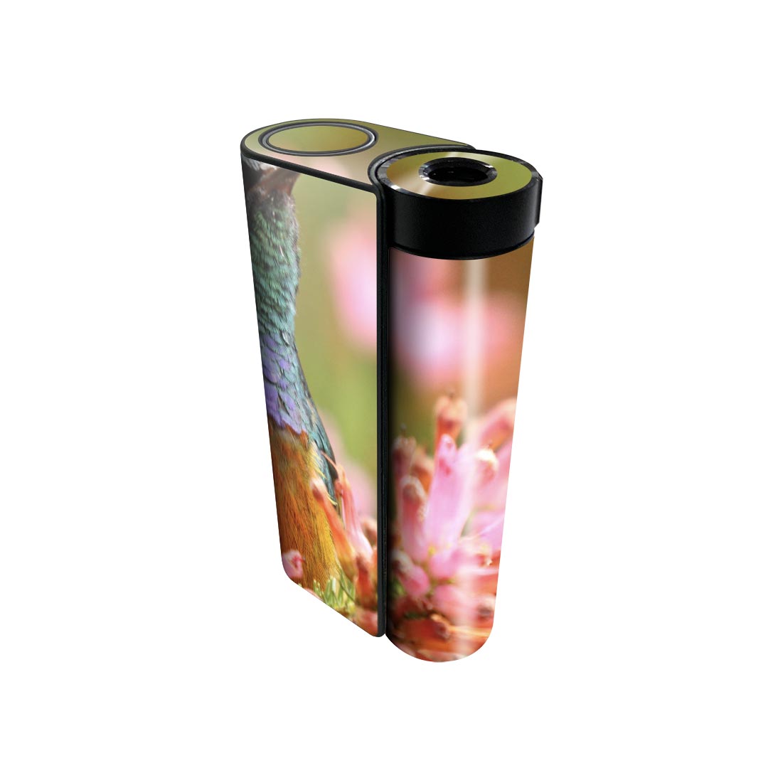 商品特徴・貼るだけでかんたん着せ替え、glo hyperx2 専用デザインスキンシール・高精細プリントで写真と遜色のない仕上がり！半光沢シートでしっとりツヤのある表現力・正面に加え、天面・底面シールがセットで一体感アップ！・ちょっとしたすり...