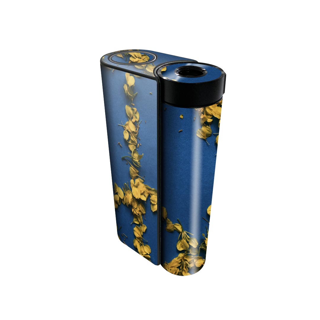 商品特徴・貼るだけでかんたん着せ替え、glo hyperx2 専用デザインスキンシール・高精細プリントで写真と遜色のない仕上がり！半光沢シートでしっとりツヤのある表現力・正面に加え、天面・底面シールがセットで一体感アップ！・ちょっとしたすり...