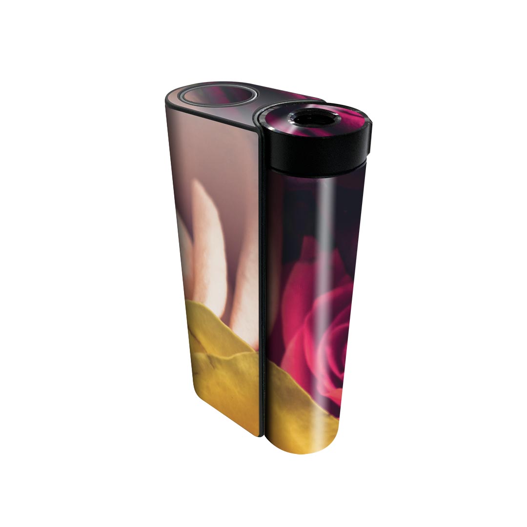 商品特徴・貼るだけでかんたん着せ替え、glo hyperx2 専用デザインスキンシール・高精細プリントで写真と遜色のない仕上がり！半光沢シートでしっとりツヤのある表現力・正面に加え、天面・底面シールがセットで一体感アップ！・ちょっとしたすり...