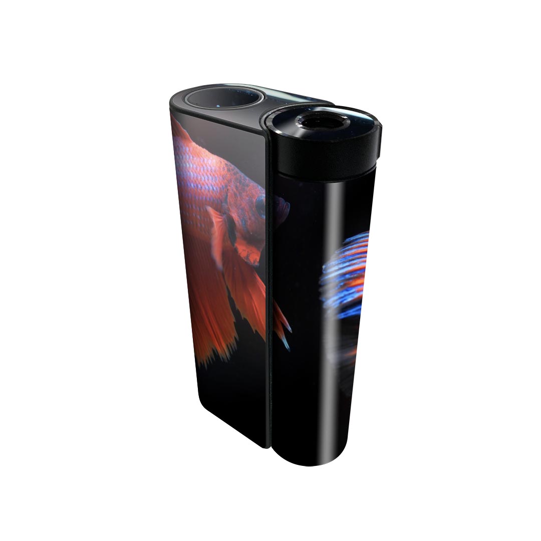 商品特徴・貼るだけでかんたん着せ替え、glo hyperx2 専用デザインスキンシール・高精細プリントで写真と遜色のない仕上がり！半光沢シートでしっとりツヤのある表現力・正面に加え、天面・底面シールがセットで一体感アップ！・ちょっとしたすり...