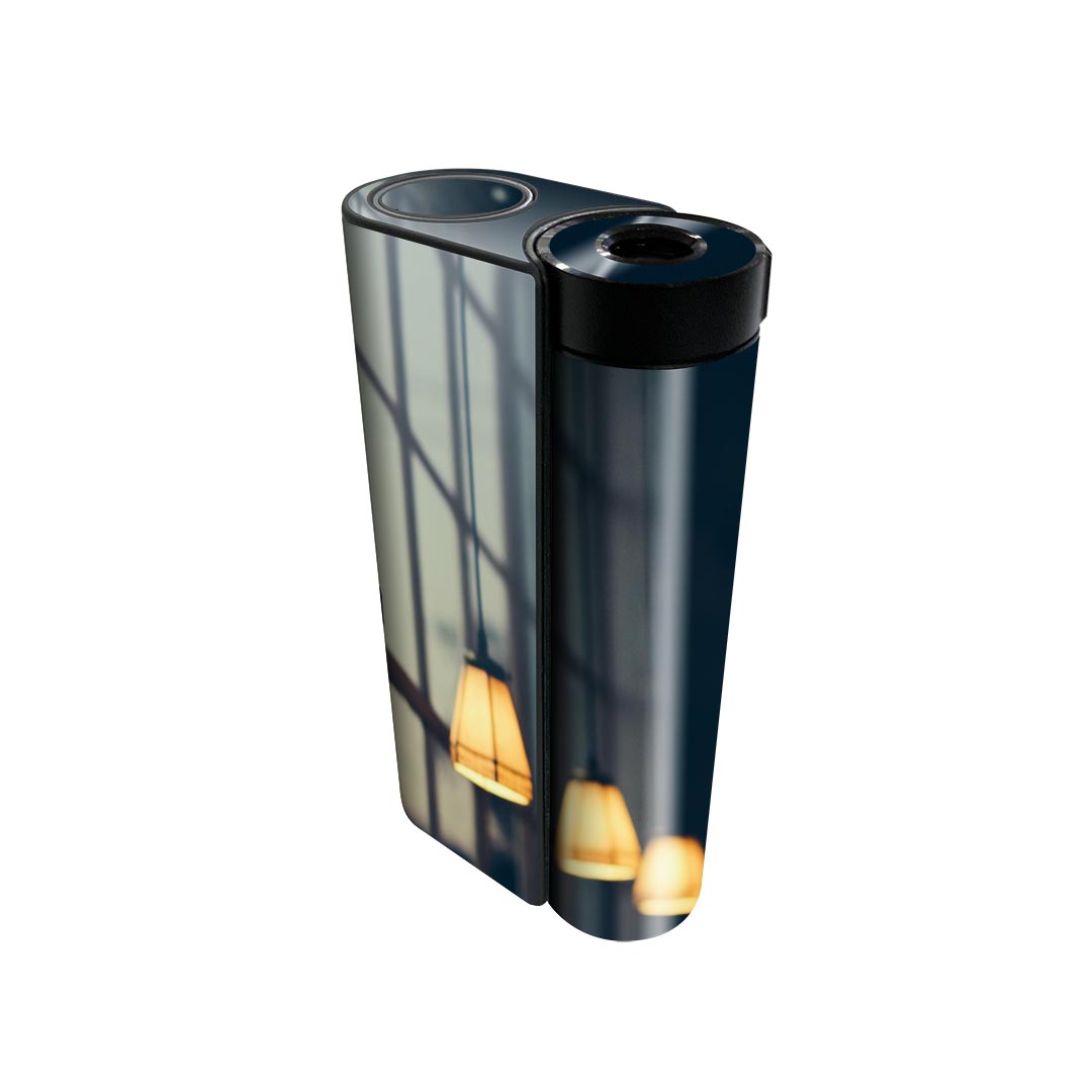 商品特徴・貼るだけでかんたん着せ替え、glo hyperx2 専用デザインスキンシール・高精細プリントで写真と遜色のない仕上がり！半光沢シートでしっとりツヤのある表現力・正面に加え、天面・底面シールがセットで一体感アップ！・ちょっとしたすり...