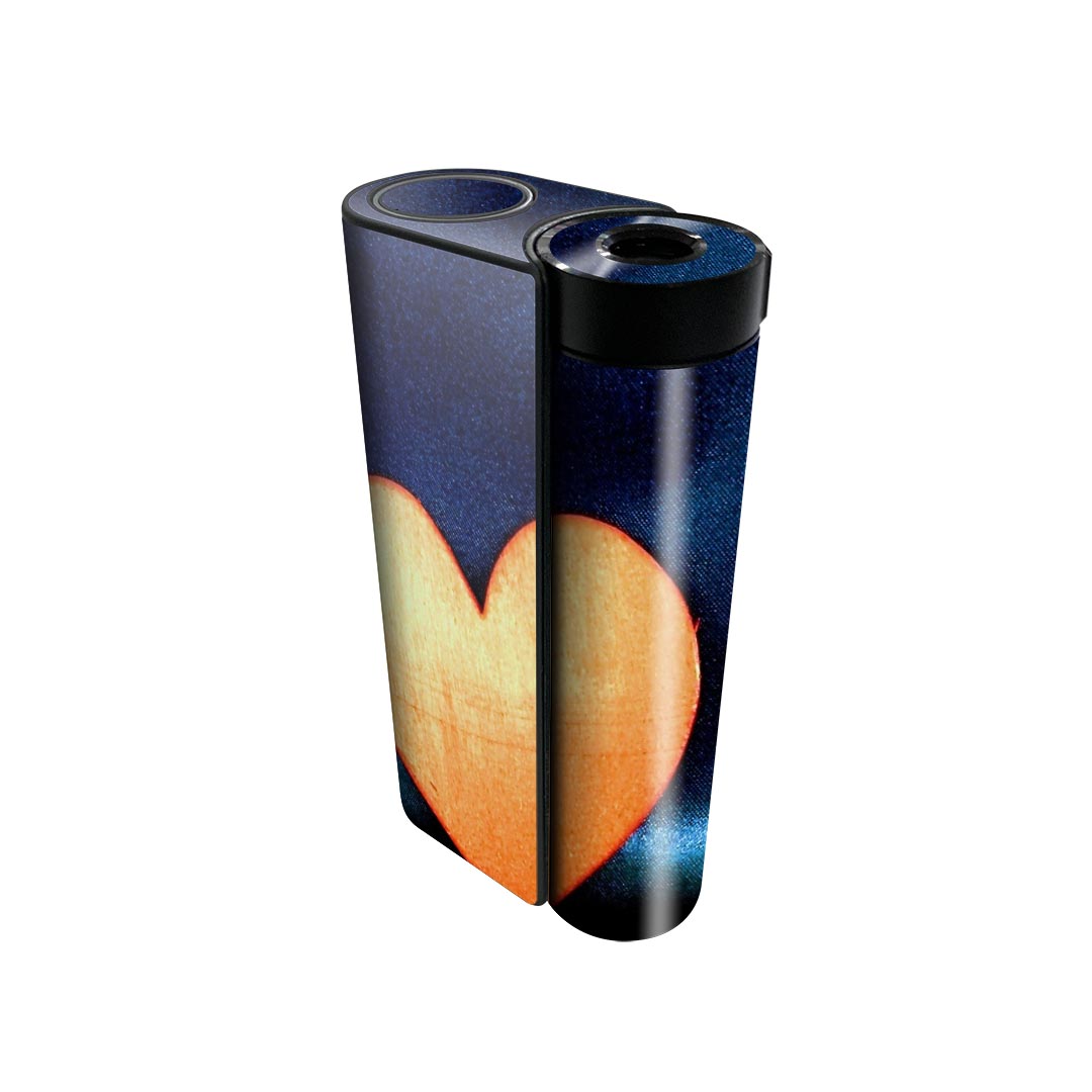 商品特徴・貼るだけでかんたん着せ替え、glo hyperx2 専用デザインスキンシール・高精細プリントで写真と遜色のない仕上がり！半光沢シートでしっとりツヤのある表現力・正面に加え、天面・底面シールがセットで一体感アップ！・ちょっとしたすり...