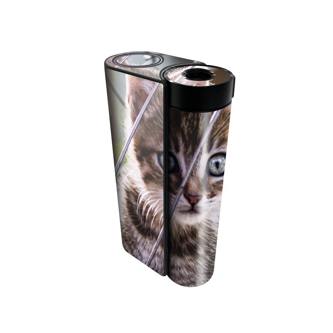 商品特徴・貼るだけでかんたん着せ替え、glo hyperx2 専用デザインスキンシール・高精細プリントで写真と遜色のない仕上がり！半光沢シートでしっとりツヤのある表現力・正面に加え、天面・底面シールがセットで一体感アップ！・ちょっとしたすり...