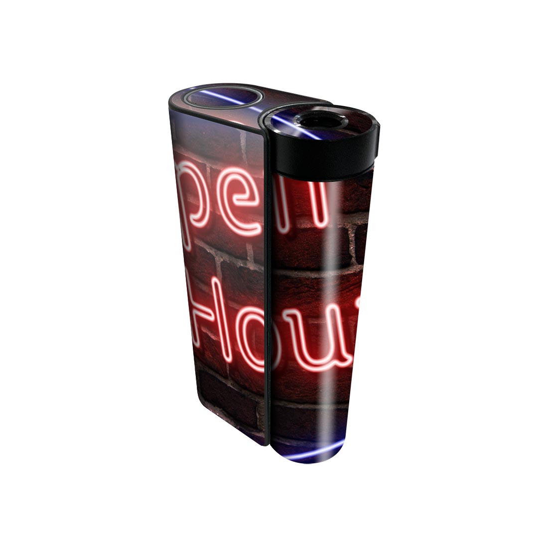 商品特徴・貼るだけでかんたん着せ替え、glo hyperx2 専用デザインスキンシール・高精細プリントで写真と遜色のない仕上がり！半光沢シートでしっとりツヤのある表現力・正面に加え、天面・底面シールがセットで一体感アップ！・ちょっとしたすり...