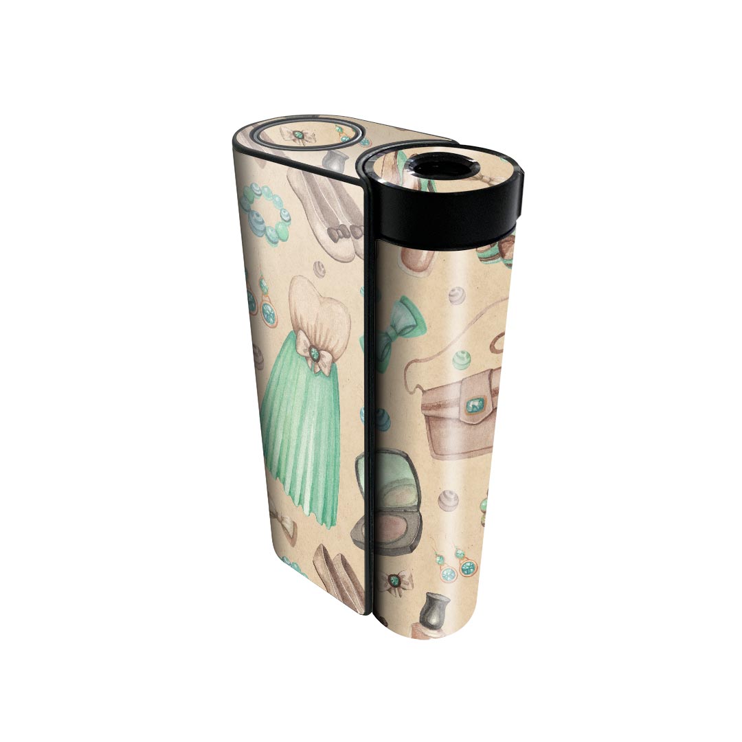 商品特徴・貼るだけでかんたん着せ替え、glo hyperx2 専用デザインスキンシール・高精細プリントで写真と遜色のない仕上がり！半光沢シートでしっとりツヤのある表現力・正面に加え、天面・底面シールがセットで一体感アップ！・ちょっとしたすり...