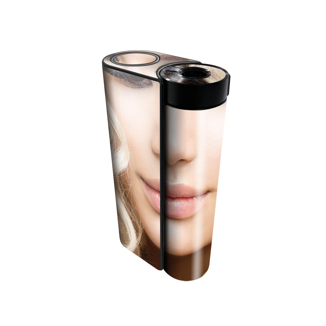 商品特徴・貼るだけでかんたん着せ替え、glo hyperx2 専用デザインスキンシール・高精細プリントで写真と遜色のない仕上がり！半光沢シートでしっとりツヤのある表現力・正面に加え、天面・底面シールがセットで一体感アップ！・ちょっとしたすり...