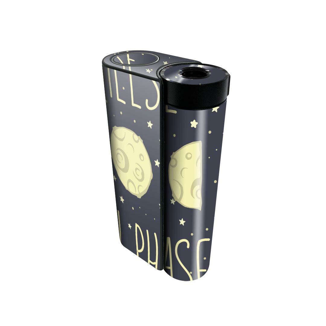 商品特徴・貼るだけでかんたん着せ替え、glo hyperx2 専用デザインスキンシール・高精細プリントで写真と遜色のない仕上がり！半光沢シートでしっとりツヤのある表現力・正面に加え、天面・底面シールがセットで一体感アップ！・ちょっとしたすり...