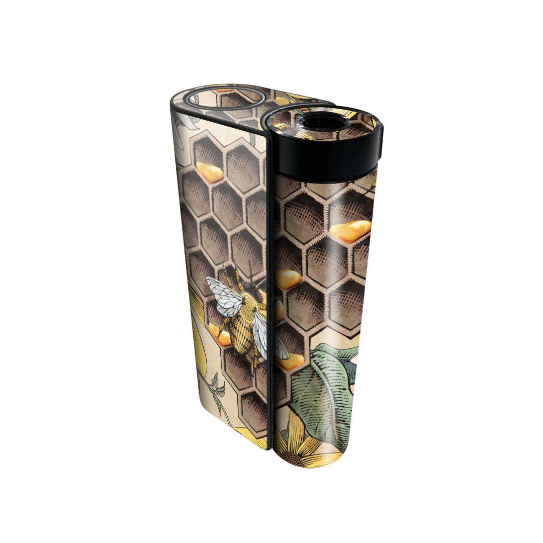 商品特徴・貼るだけでかんたん着せ替え、glo hyperx2 専用デザインスキンシール・高精細プリントで写真と遜色のない仕上がり！半光沢シートでしっとりツヤのある表現力・正面に加え、天面・底面シールがセットで一体感アップ！・ちょっとしたすり...