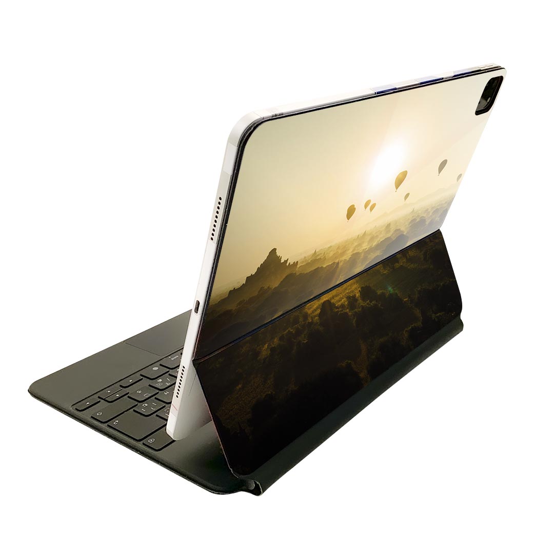 商品特徴・貼るだけでおしゃれに簡単着せ替え、Magic Keyboard 全面デザインスキンシール！・高精細プリントで写真と遜色がない仕上がり！・ちょっとしたすり傷から端末を保護！・「裸で持つ派」の人にはもちろん、お手持ちのクリアケース付け...