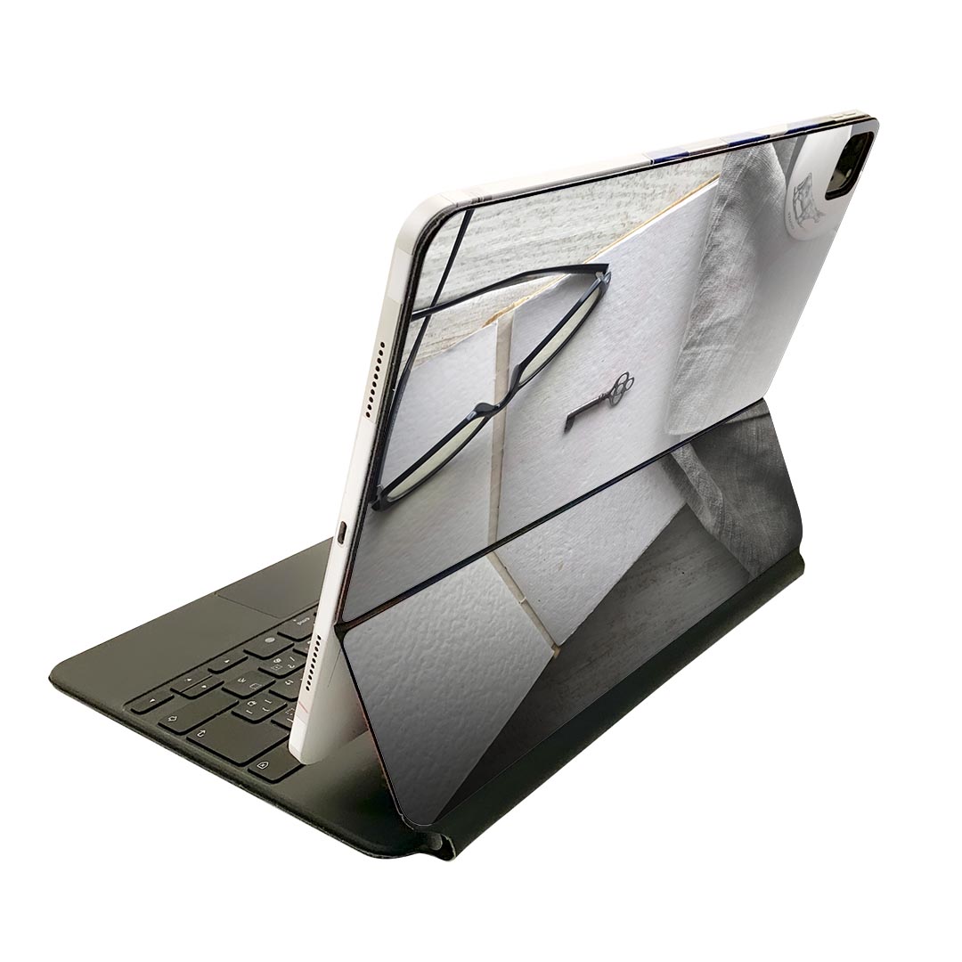 商品特徴・貼るだけでおしゃれに簡単着せ替え、Magic Keyboard 全面デザインスキンシール！・高精細プリントで写真と遜色がない仕上がり！・ちょっとしたすり傷から端末を保護！・「裸で持つ派」の人にはもちろん、お手持ちのクリアケース付け...