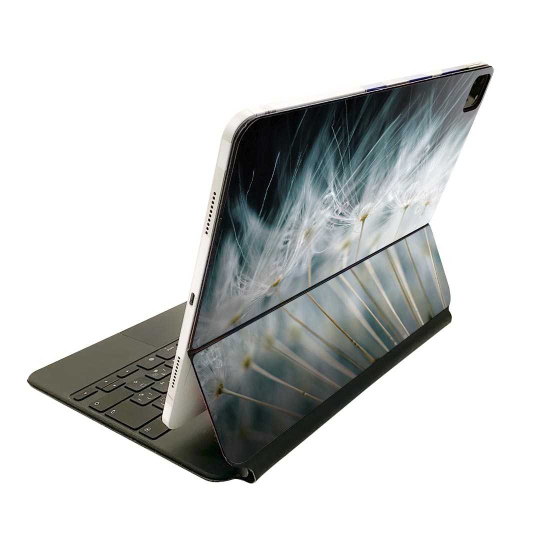 商品特徴・貼るだけでおしゃれに簡単着せ替え、Magic Keyboard 全面デザインスキンシール！・高精細プリントで写真と遜色がない仕上がり！・ちょっとしたすり傷から端末を保護！・「裸で持つ派」の人にはもちろん、お手持ちのクリアケース付け...