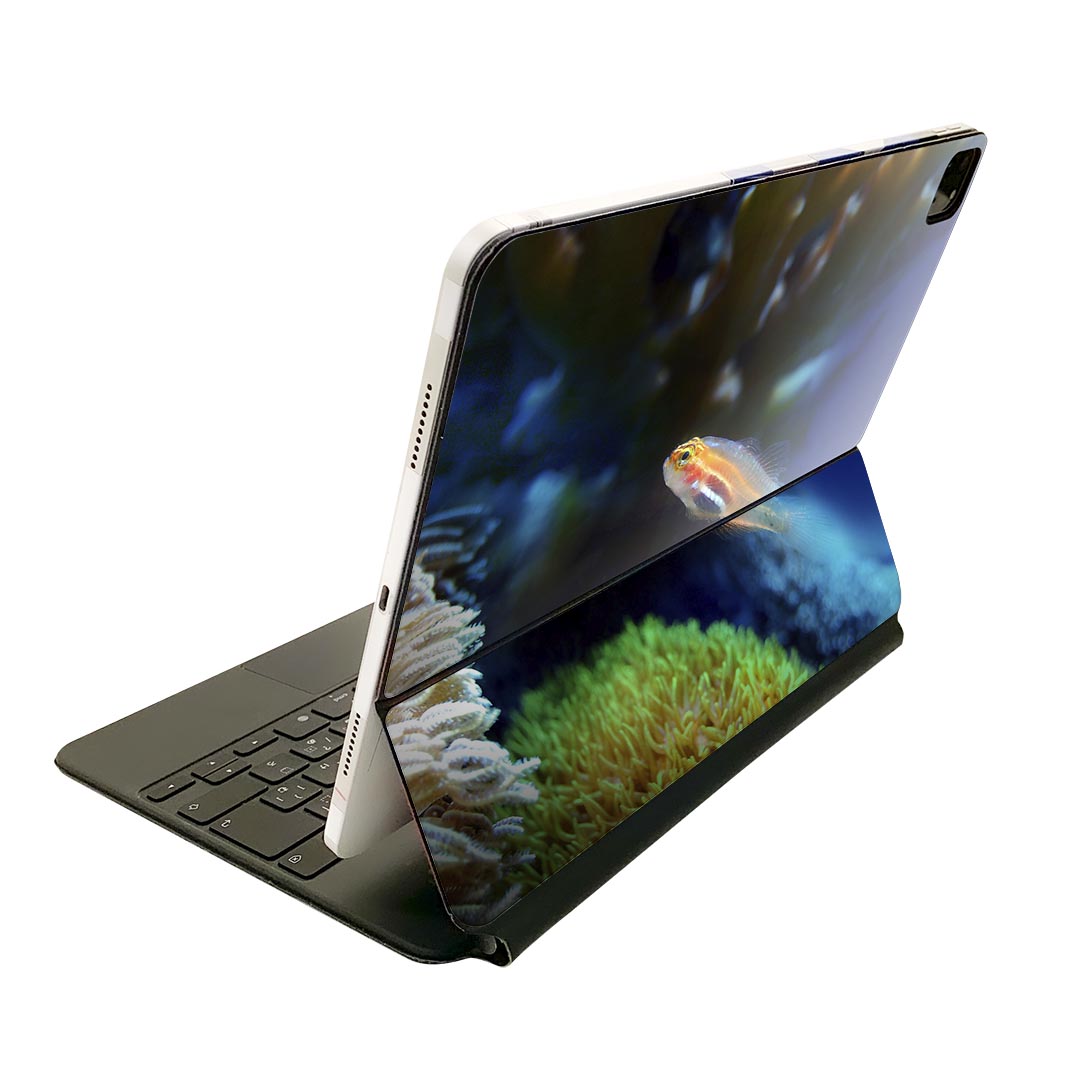 商品特徴・貼るだけでおしゃれに簡単着せ替え、Magic Keyboard 全面デザインスキンシール！・高精細プリントで写真と遜色がない仕上がり！・ちょっとしたすり傷から端末を保護！・「裸で持つ派」の人にはもちろん、お手持ちのクリアケース付け...