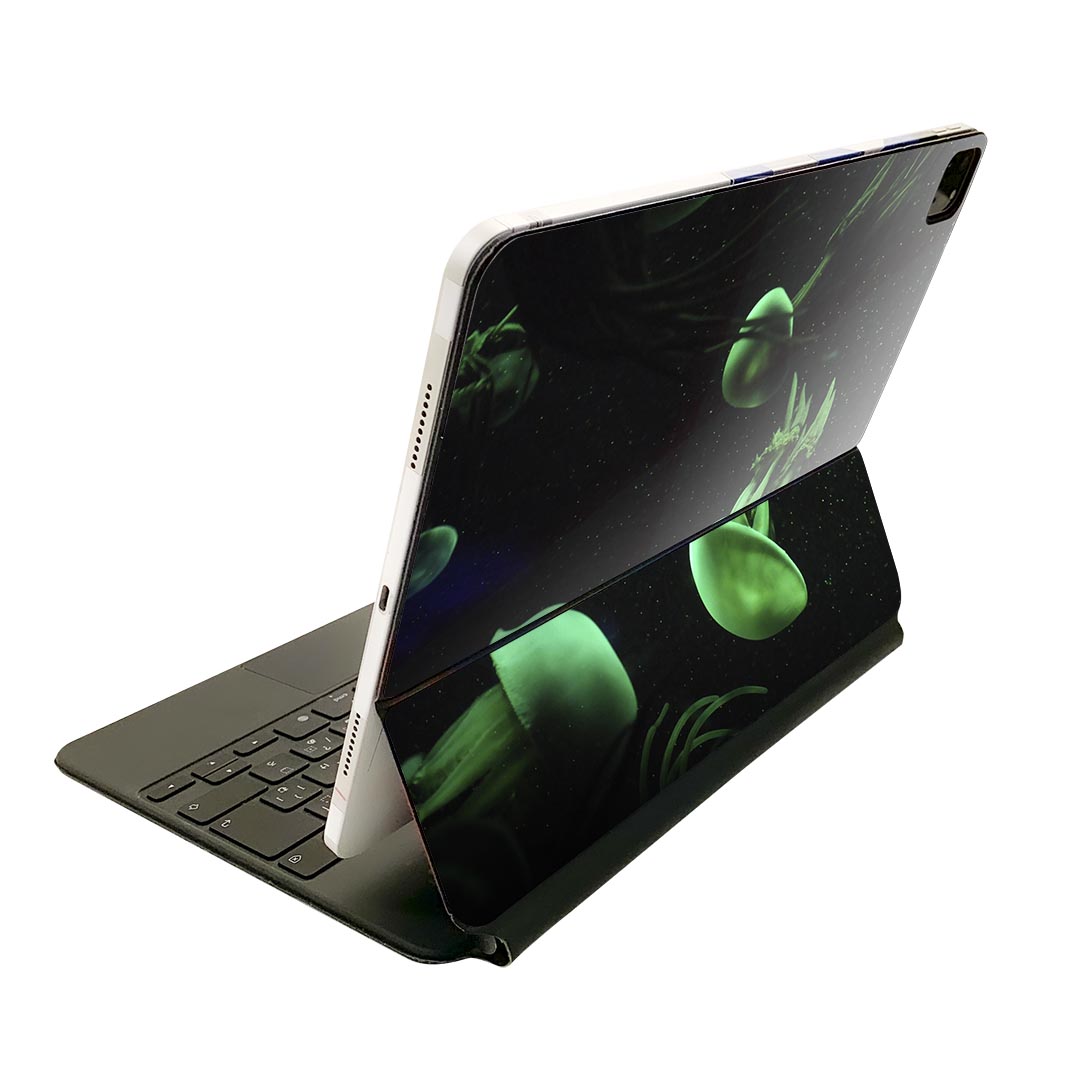 商品特徴・貼るだけでおしゃれに簡単着せ替え、Magic Keyboard 全面デザインスキンシール！・高精細プリントで写真と遜色がない仕上がり！・ちょっとしたすり傷から端末を保護！・「裸で持つ派」の人にはもちろん、お手持ちのクリアケース付け...