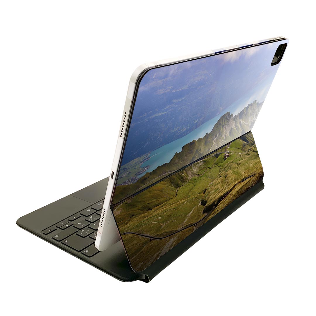 商品特徴・貼るだけでおしゃれに簡単着せ替え、Magic Keyboard 全面デザインスキンシール！・高精細プリントで写真と遜色がない仕上がり！・ちょっとしたすり傷から端末を保護！・「裸で持つ派」の人にはもちろん、お手持ちのクリアケース付け...