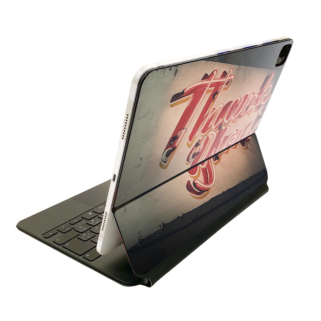 商品特徴・貼るだけでおしゃれに簡単着せ替え、Magic Keyboard 全面デザインスキンシール！・高精細プリントで写真と遜色がない仕上がり！・ちょっとしたすり傷から端末を保護！・「裸で持つ派」の人にはもちろん、お手持ちのクリアケース付け...