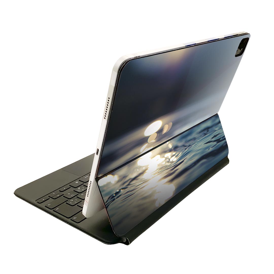 商品特徴・貼るだけでおしゃれに簡単着せ替え、Magic Keyboard 全面デザインスキンシール！・高精細プリントで写真と遜色がない仕上がり！・ちょっとしたすり傷から端末を保護！・「裸で持つ派」の人にはもちろん、お手持ちのクリアケース付け...