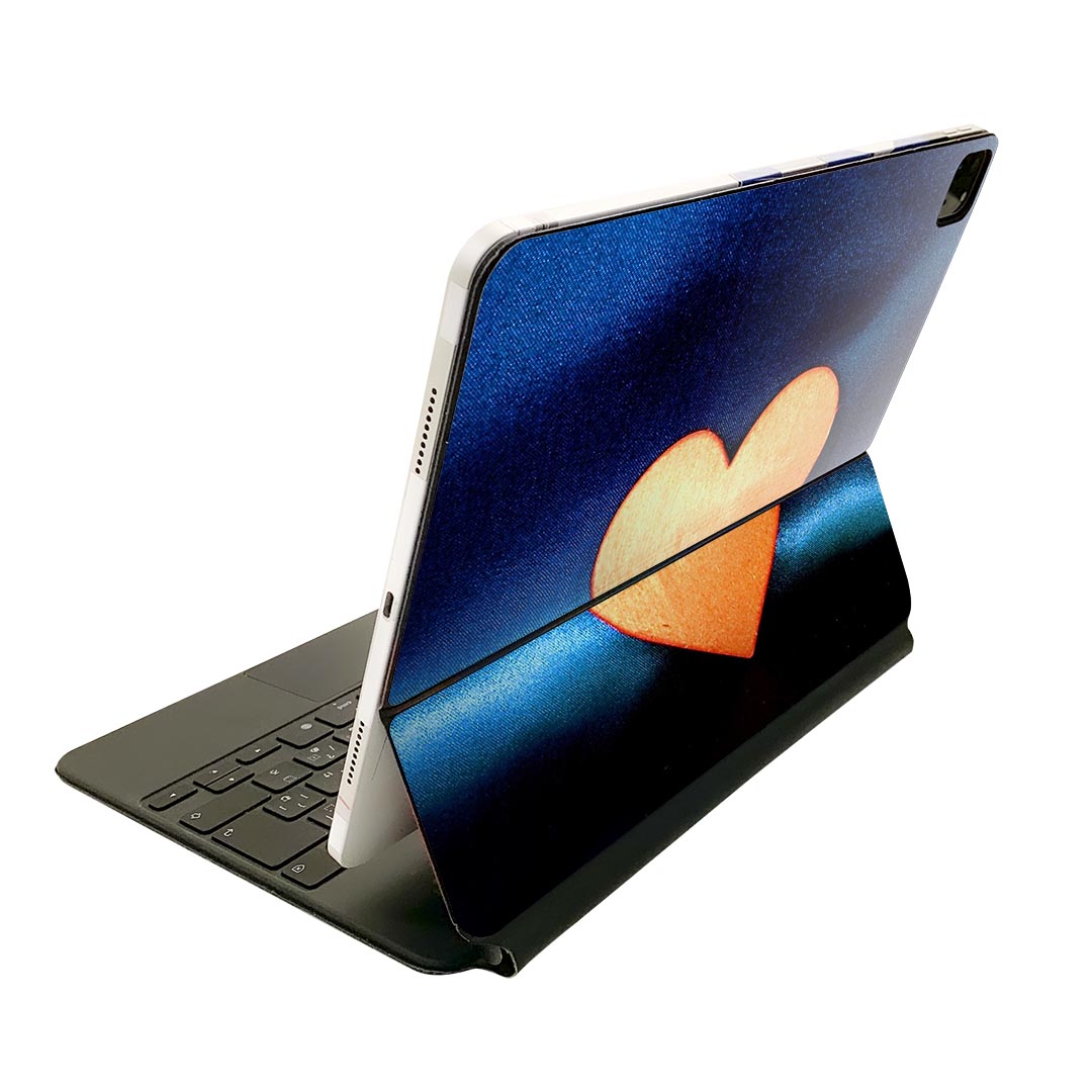 商品特徴・貼るだけでおしゃれに簡単着せ替え、Magic Keyboard 全面デザインスキンシール！・高精細プリントで写真と遜色がない仕上がり！・ちょっとしたすり傷から端末を保護！・「裸で持つ派」の人にはもちろん、お手持ちのクリアケース付け...