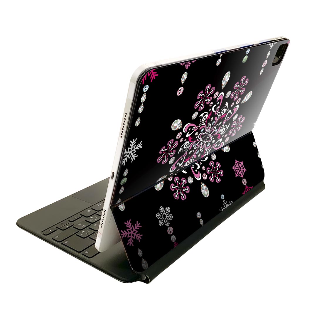 商品特徴・貼るだけでおしゃれに簡単着せ替え、Magic Keyboard 全面デザインスキンシール！・高精細プリントで写真と遜色がない仕上がり！・ちょっとしたすり傷から端末を保護！・「裸で持つ派」の人にはもちろん、お手持ちのクリアケース付け...