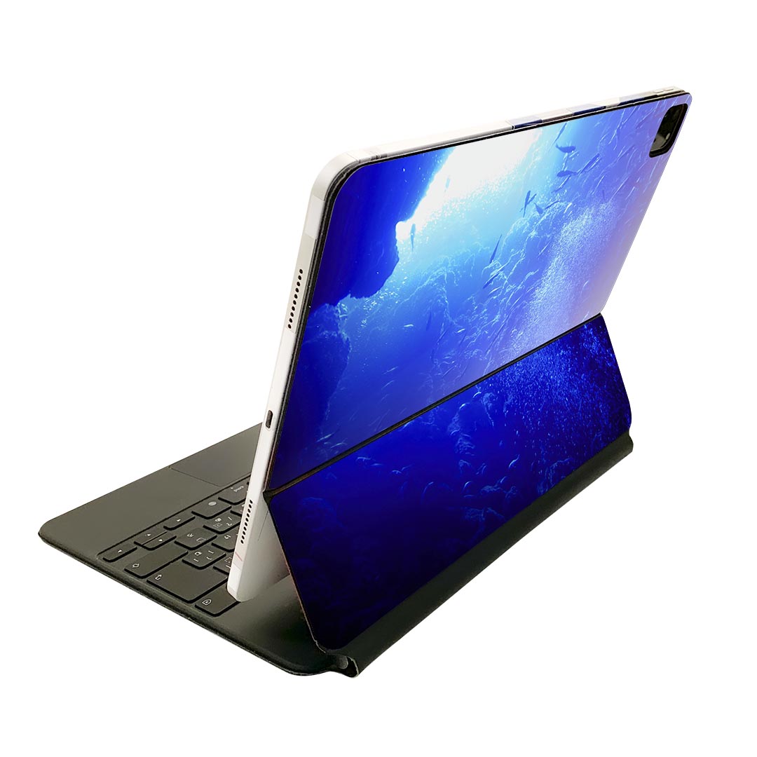 商品特徴・貼るだけでおしゃれに簡単着せ替え、Magic Keyboard 全面デザインスキンシール！・高精細プリントで写真と遜色がない仕上がり！・ちょっとしたすり傷から端末を保護！・「裸で持つ派」の人にはもちろん、お手持ちのクリアケース付け...