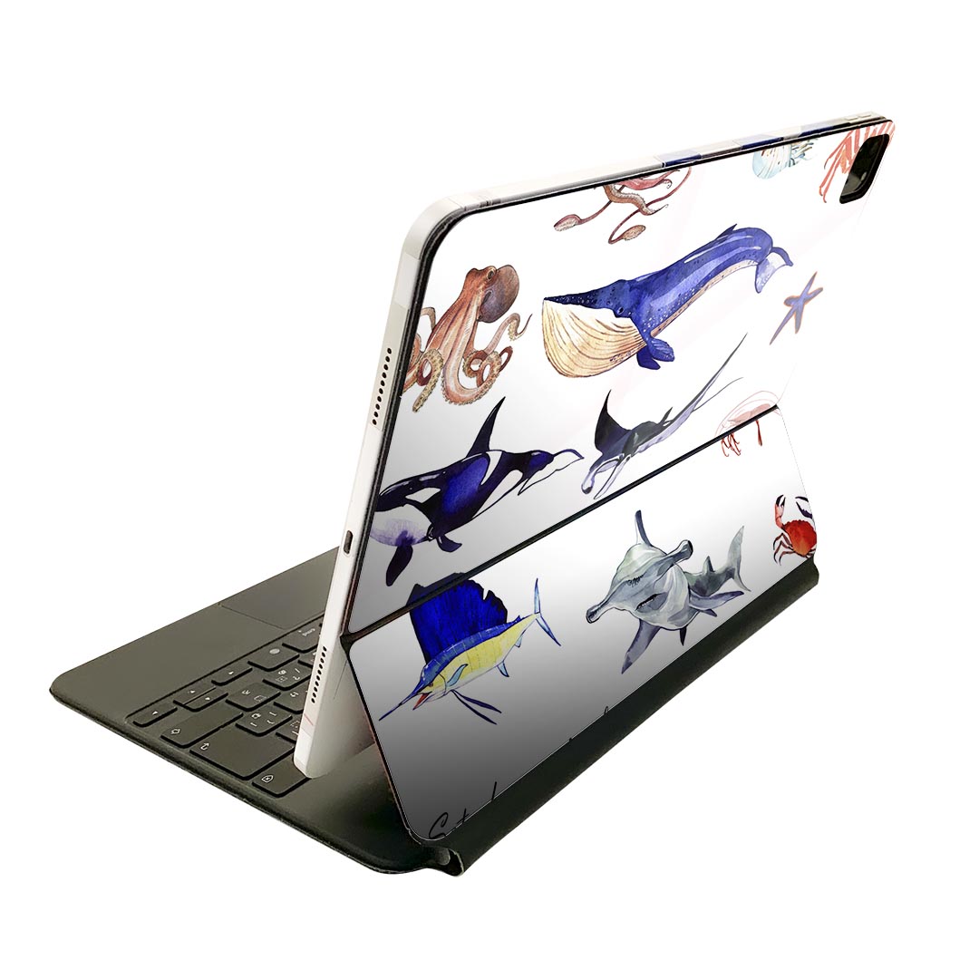 商品特徴・貼るだけでおしゃれに簡単着せ替え、Magic Keyboard 全面デザインスキンシール！・高精細プリントで写真と遜色がない仕上がり！・ちょっとしたすり傷から端末を保護！・「裸で持つ派」の人にはもちろん、お手持ちのクリアケース付け...