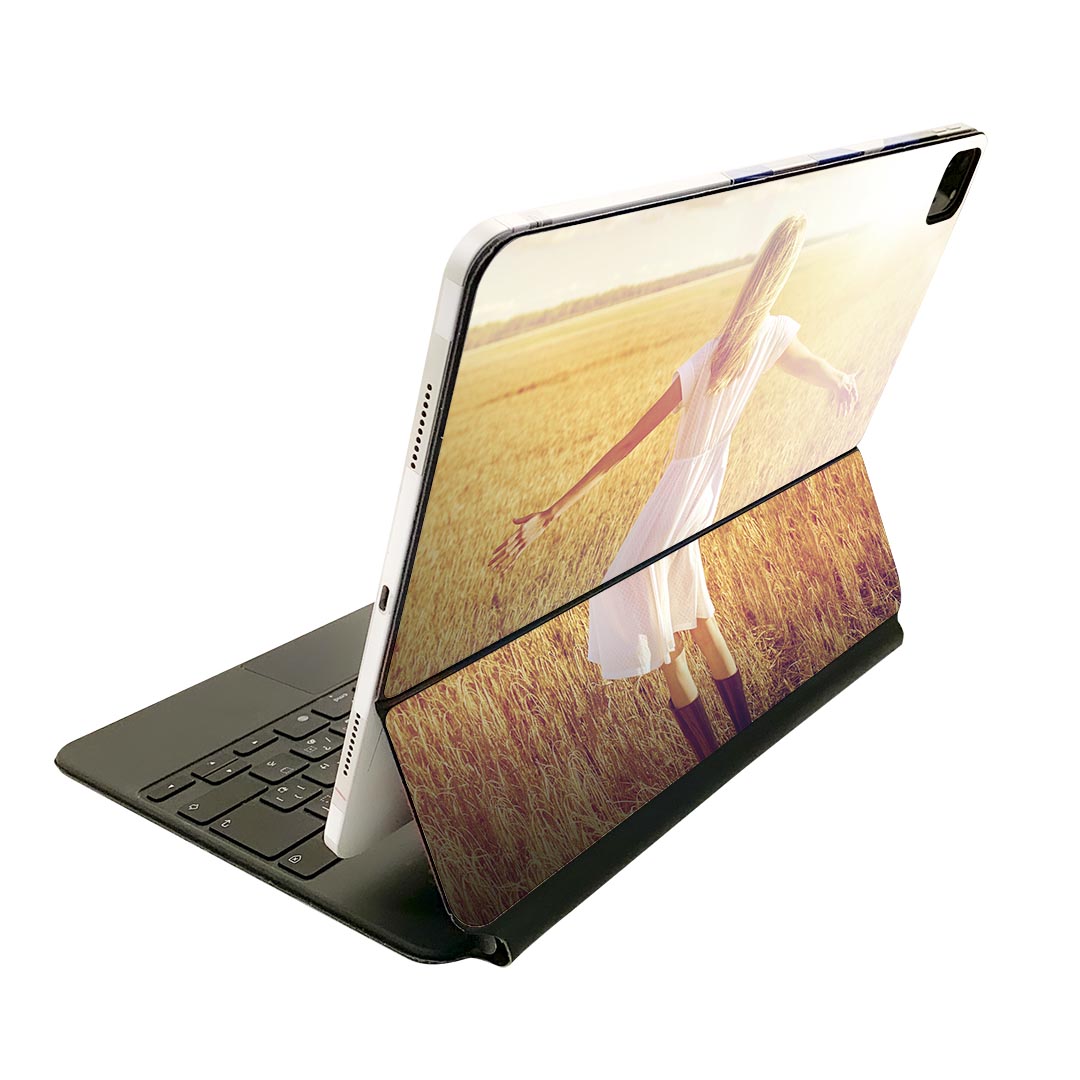 商品特徴・貼るだけでおしゃれに簡単着せ替え、Magic Keyboard 全面デザインスキンシール！・高精細プリントで写真と遜色がない仕上がり！・ちょっとしたすり傷から端末を保護！・「裸で持つ派」の人にはもちろん、お手持ちのクリアケース付け...