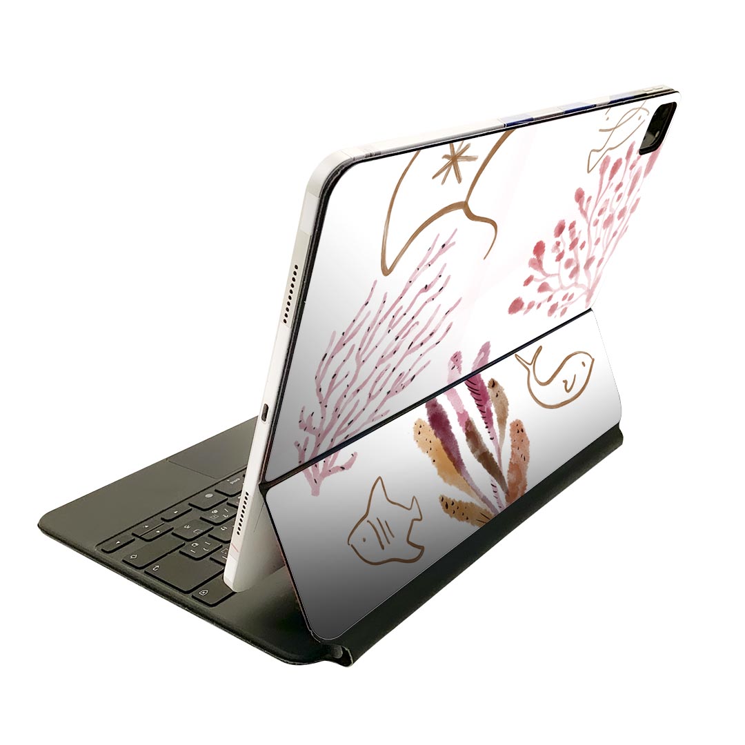 商品特徴・貼るだけでおしゃれに簡単着せ替え、Magic Keyboard 全面デザインスキンシール！・高精細プリントで写真と遜色がない仕上がり！・ちょっとしたすり傷から端末を保護！・「裸で持つ派」の人にはもちろん、お手持ちのクリアケース付け...