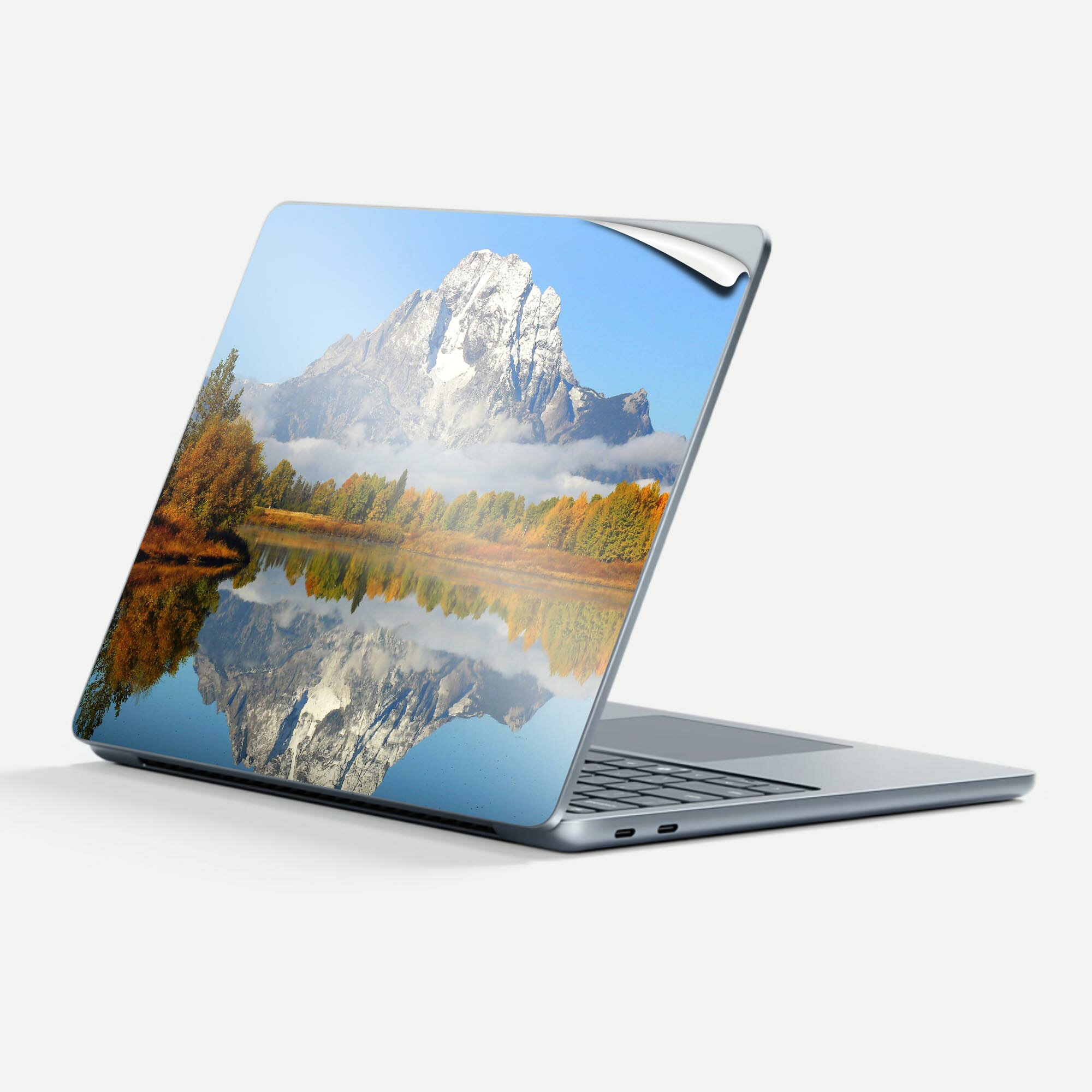 商品特徴・貼るだけでかんたん着せ替え、Surfac Laptop(第7世代) 13インチ 共通対応デザインスキンシール・高精細プリントで写真と遜色のない仕上がり！半光沢シートでしっとりツヤのある表現力・ちょっとしたすり傷からSurface本...