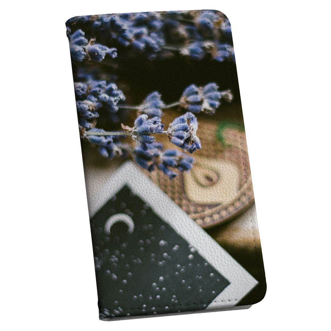 商品特徴・シームレスな全面デザイン（内側は落ち着いたオフホワイト）・外側は高品質の人工革を使用・内側にはスマホを装着するケースが付属・機種専用のカメラホール仕様でケースを装着したままの撮影が可能・ワンセグや動画の視聴に便利な横置きスタンド機...