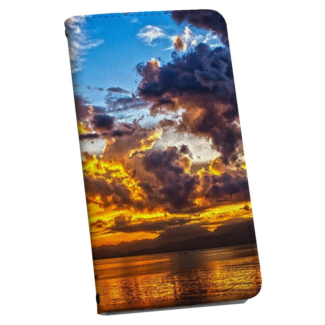 商品特徴・シームレスな全面デザイン（内側は落ち着いたオフホワイト）・外側は高品質の人工革を使用・内側にはスマホを装着するケースが付属・機種専用のカメラホール仕様でケースを装着したままの撮影が可能・ワンセグや動画の視聴に便利な横置きスタンド機...