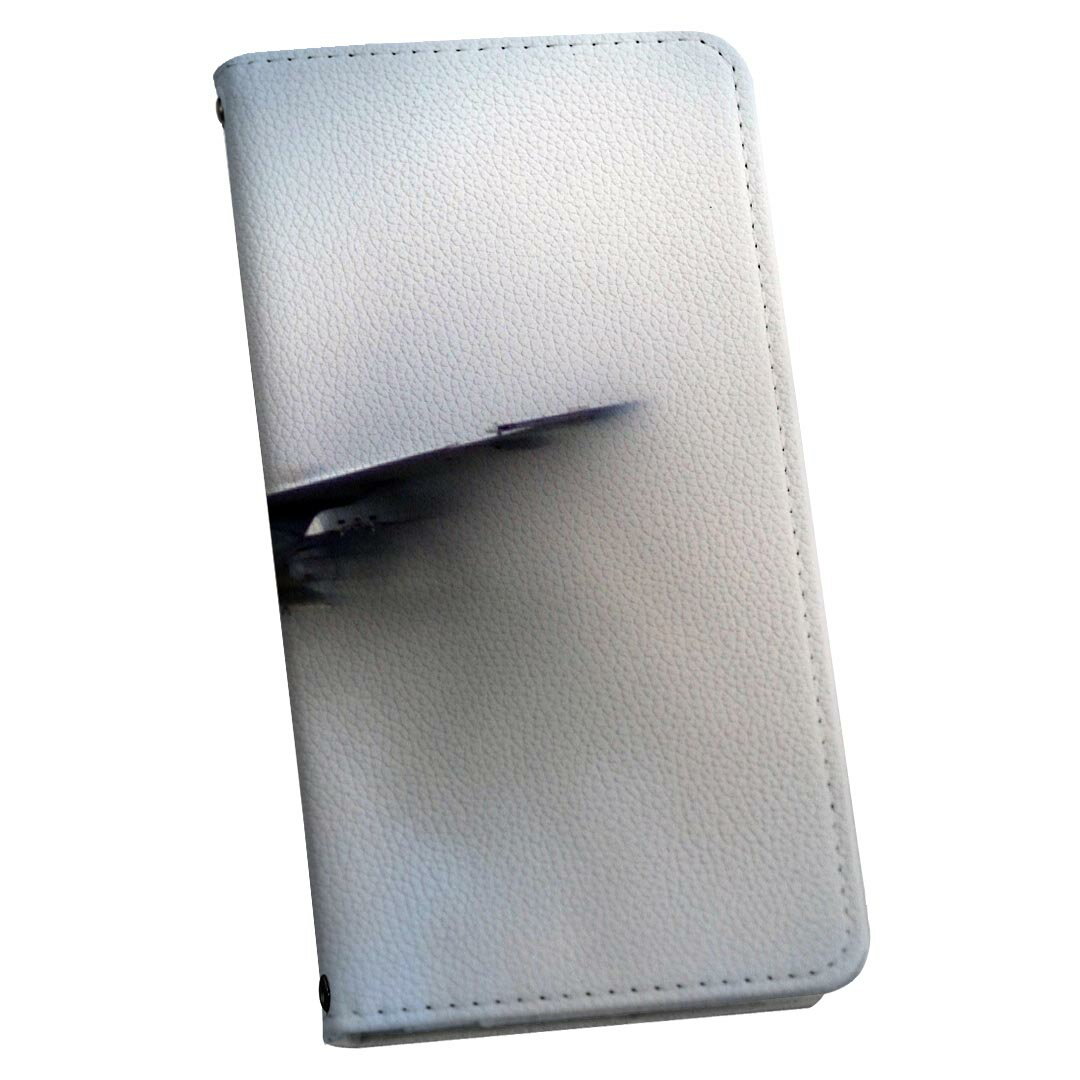 商品特徴・シームレスな全面デザイン（内側は落ち着いたオフホワイト）・外側は高品質の人工革を使用・内側にはスマホを装着するケースが付属・機種専用のカメラホール仕様でケースを装着したままの撮影が可能・ワンセグや動画の視聴に便利な横置きスタンド機...