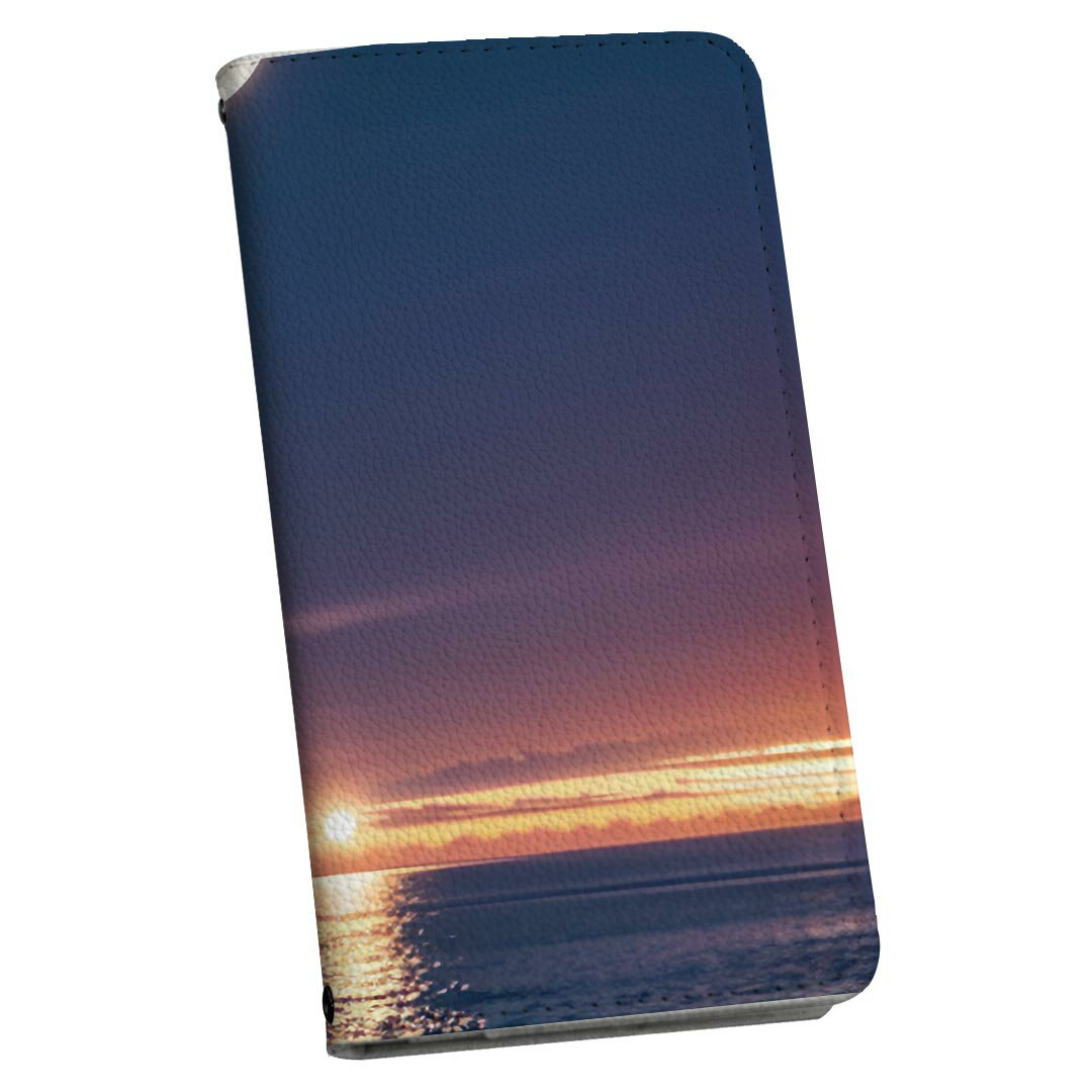 商品特徴・シームレスな全面デザイン（内側は落ち着いたオフホワイト）・外側は高品質の人工革を使用・内側にはスマホを装着するケースが付属・機種専用のカメラホール仕様でケースを装着したままの撮影が可能・ワンセグや動画の視聴に便利な横置きスタンド機...