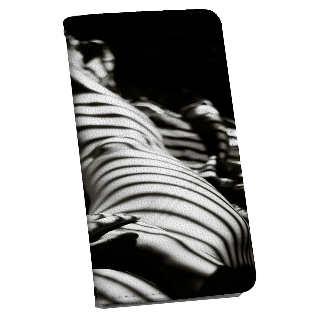 商品特徴・シームレスな全面デザイン（内側は落ち着いたオフホワイト）・外側は高品質の人工革を使用・内側にはスマホを装着するケースが付属・機種専用のカメラホール仕様でケースを装着したままの撮影が可能・ワンセグや動画の視聴に便利な横置きスタンド機...