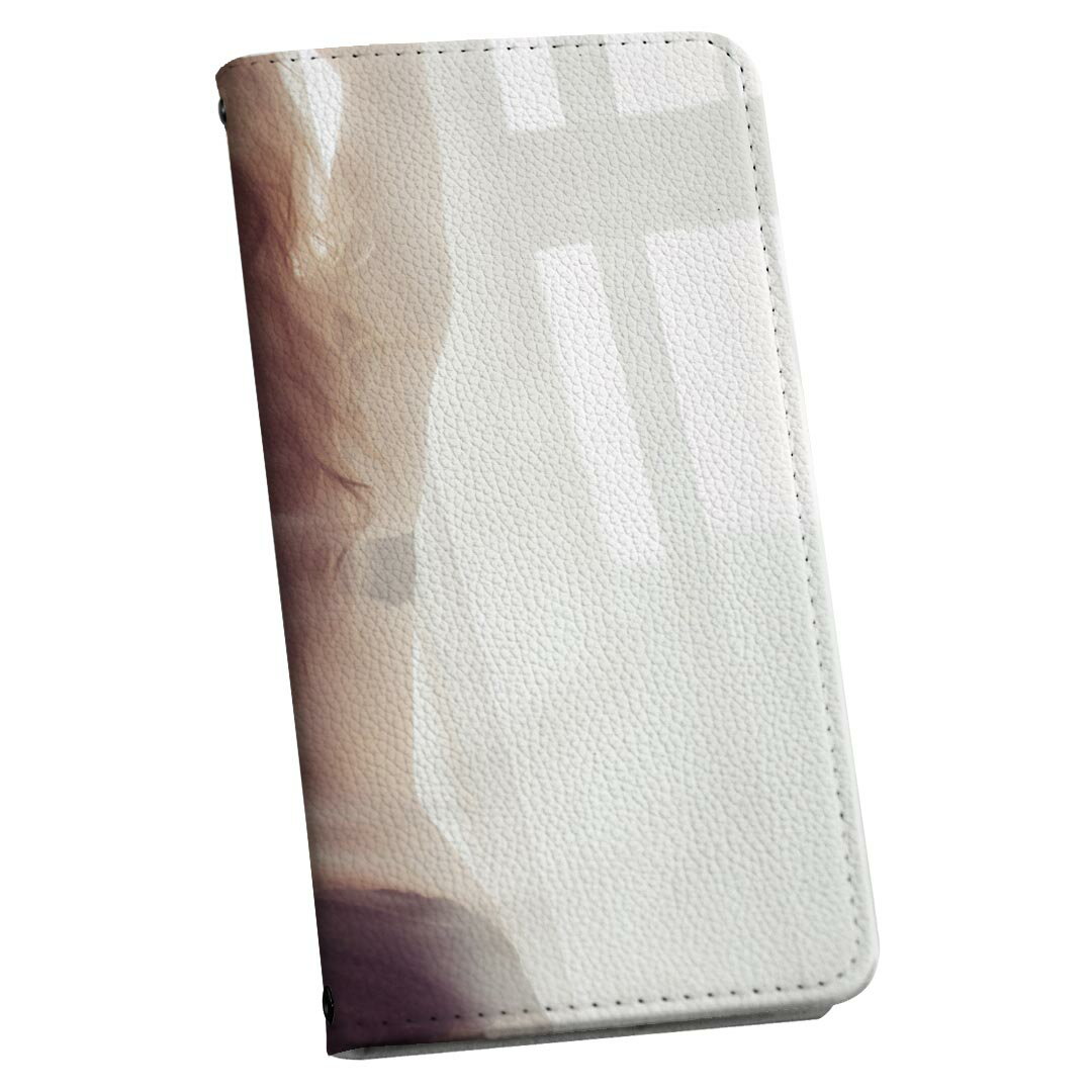 商品特徴・シームレスな全面デザイン（内側は落ち着いたオフホワイト）・外側は高品質の人工革を使用・内側にはスマホを装着するケースが付属・機種専用のカメラホール仕様でケースを装着したままの撮影が可能・ワンセグや動画の視聴に便利な横置きスタンド機...