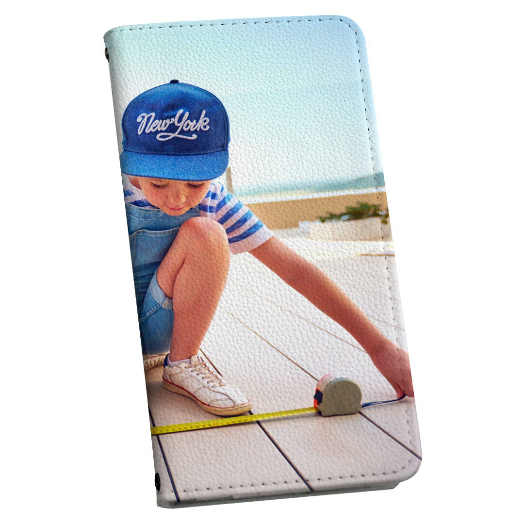 商品特徴・シームレスな全面デザイン（内側は落ち着いたオフホワイト）・外側は高品質の人工革を使用・内側にはスマホを装着するケースが付属・機種専用のカメラホール仕様でケースを装着したままの撮影が可能・ワンセグや動画の視聴に便利な横置きスタンド機...