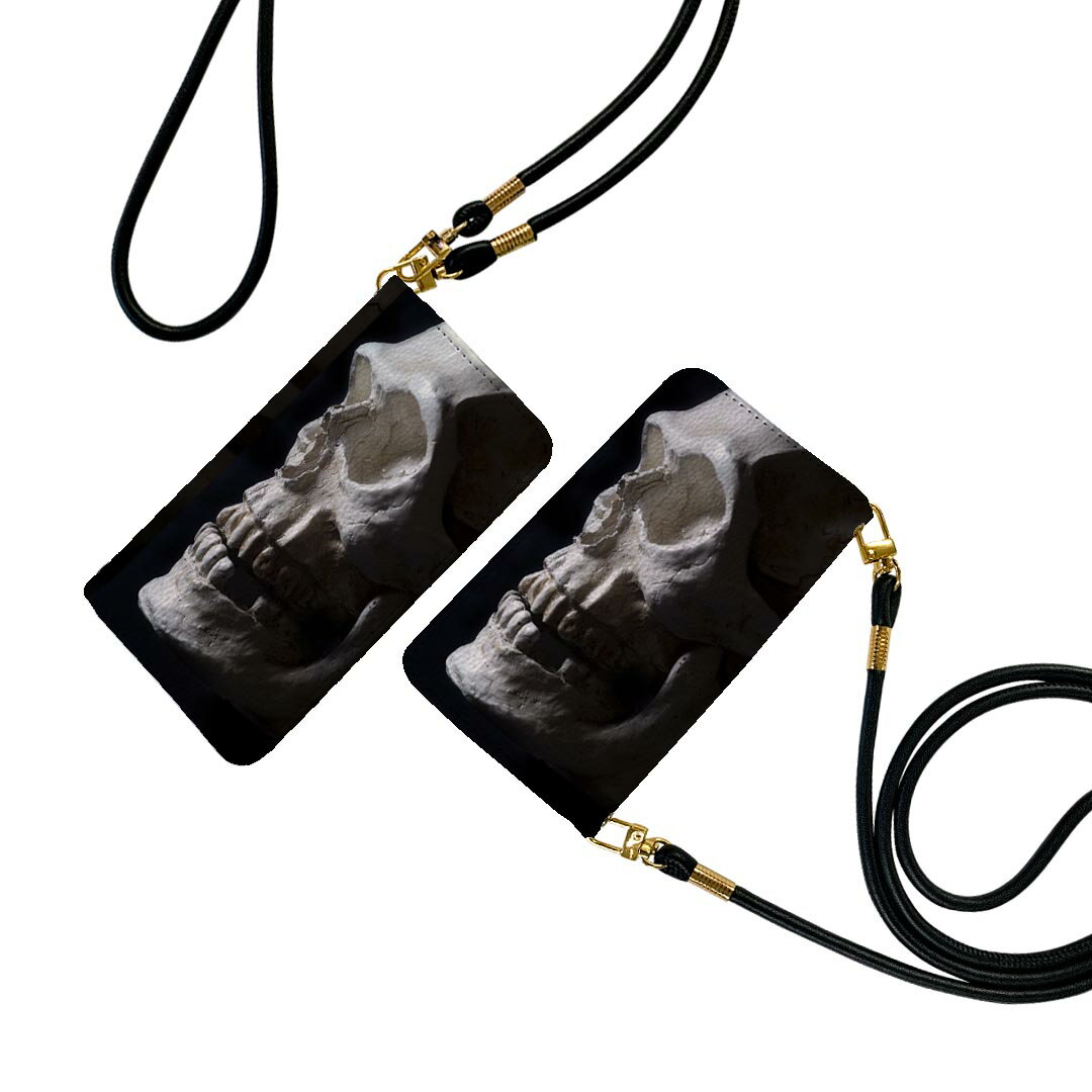 商品特徴・ショルダー付き手帳型スマホケース・シームレスな全面デザイン（内側は落ち着いたオフホワイト）・外側は高品質の人工革を使用・内側にはスマホを装着するケースが付属・機種専用のカメラホール仕様でケースを装着したままの撮影が可能・ワンセグや...