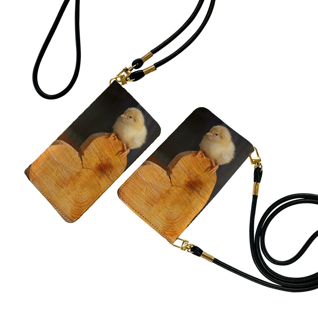 商品特徴・ショルダー付き手帳型スマホケース・シームレスな全面デザイン（内側は落ち着いたオフホワイト）・外側は高品質の人工革を使用・内側にはスマホを装着するケースが付属・機種専用のカメラホール仕様でケースを装着したままの撮影が可能・ワンセグや...