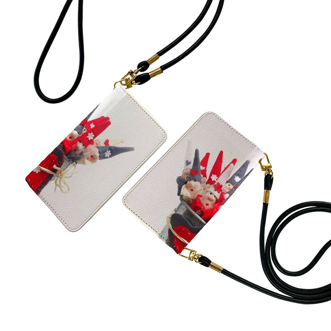 商品特徴・ショルダー付き手帳型スマホケース・シームレスな全面デザイン（内側は落ち着いたオフホワイト）・外側は高品質の人工革を使用・内側にはスマホを装着するケースが付属・機種専用のカメラホール仕様でケースを装着したままの撮影が可能・ワンセグや...